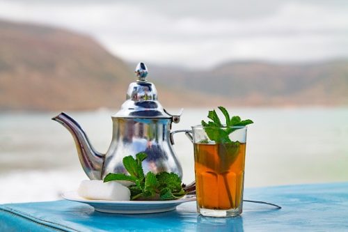 THE TRADITIONAL MOROCCAN TEA HISTORY AND HOW TO DO IT PERFECTLY